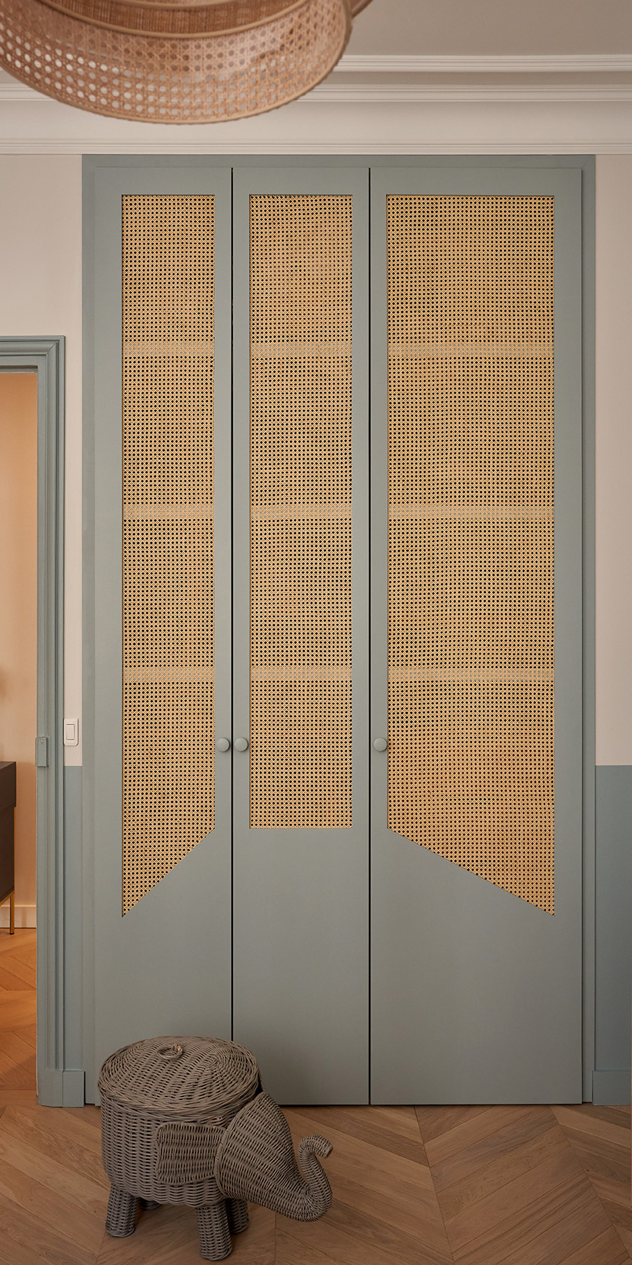 Dressing aux portes en cannage – IOTA Element